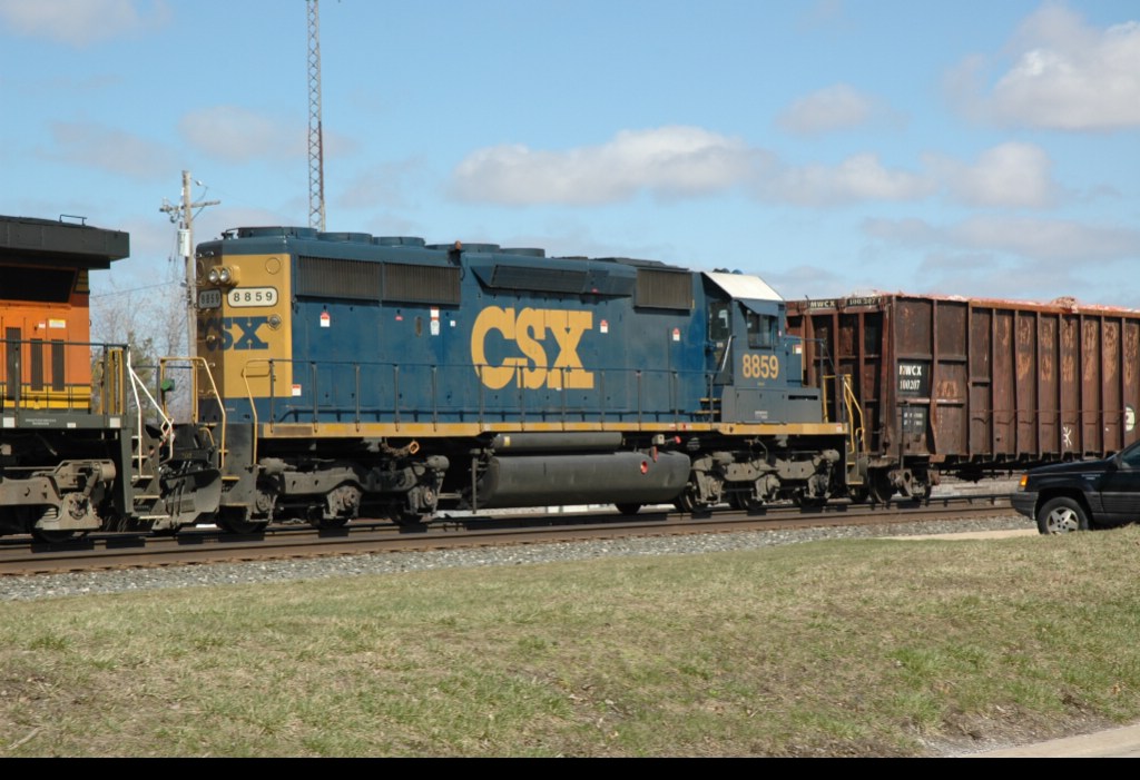 CSX 8859, West on CSX